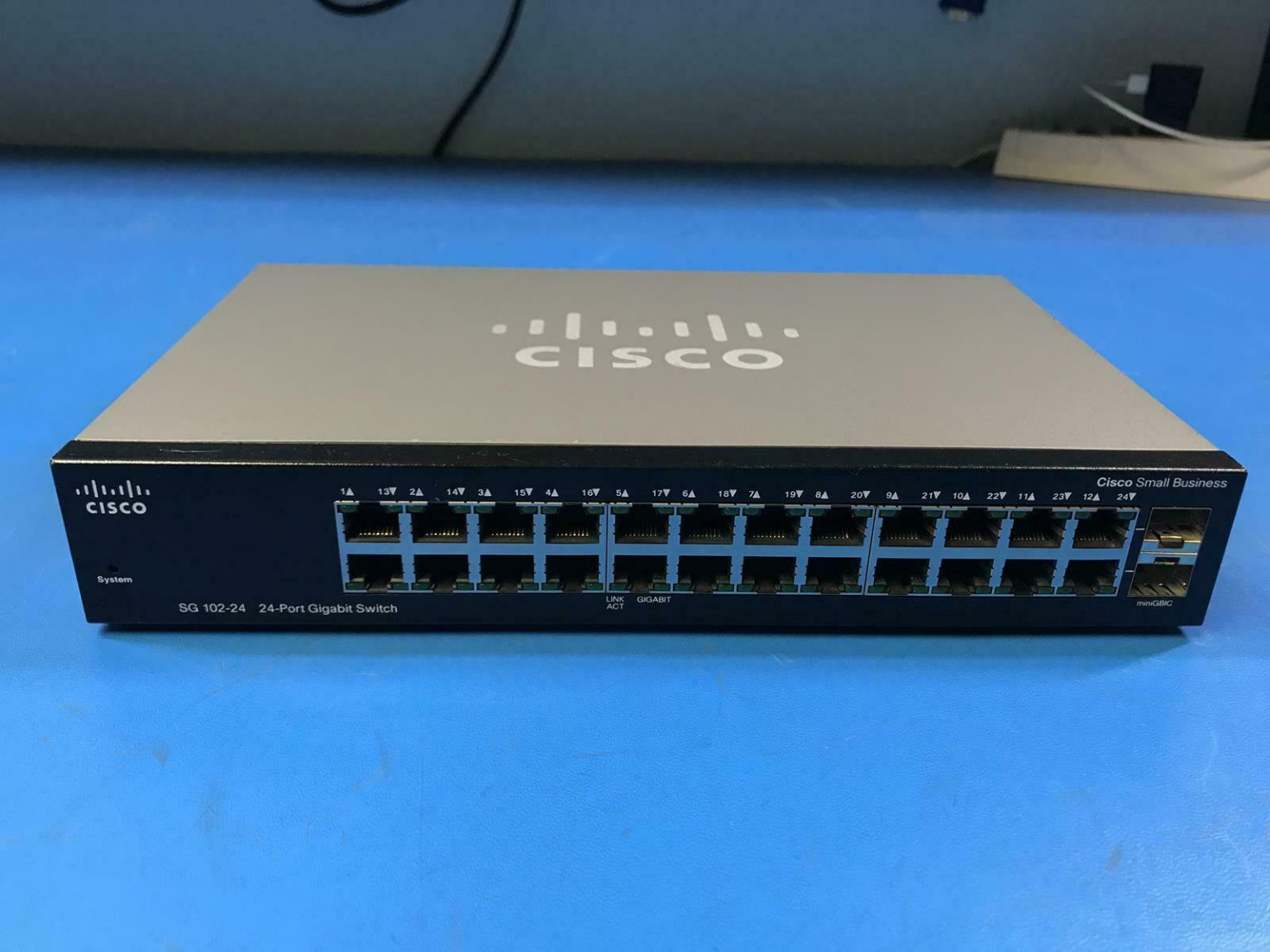 Bộ chuyển mạch Switch CISCO SG95-24 24-port 10/100/1000Mbps - wifiprovn.com